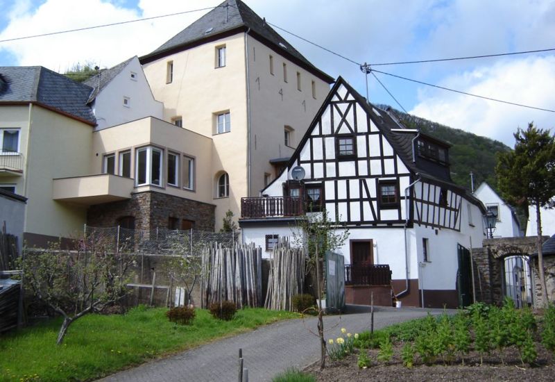 Burgstraße 142: ehemaliges Erzbischöfliches Burghaus - Pommern Mosel